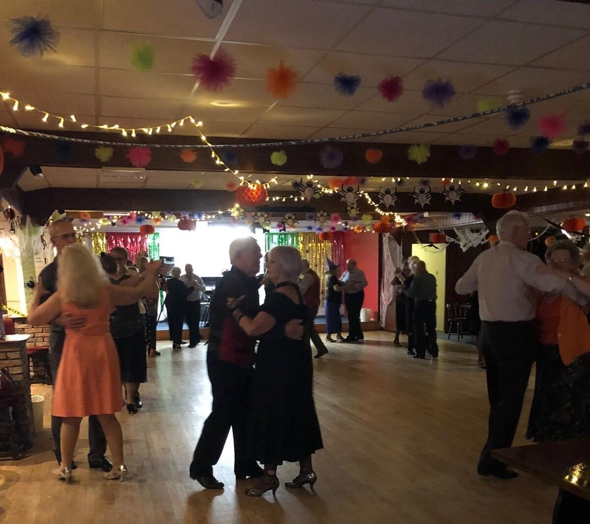Ballroom and Sequence Dancing – Haddenham Social Club